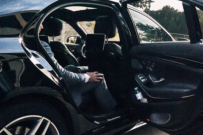 Arrival Transfer: London Airport LHR to London by Business Car - Why Choose a Private Business Car Transfer?
