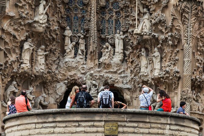Barcelona: Sagrada Familia Guided Tour with Fast Track Access - A Closer Look at the Tour Experience