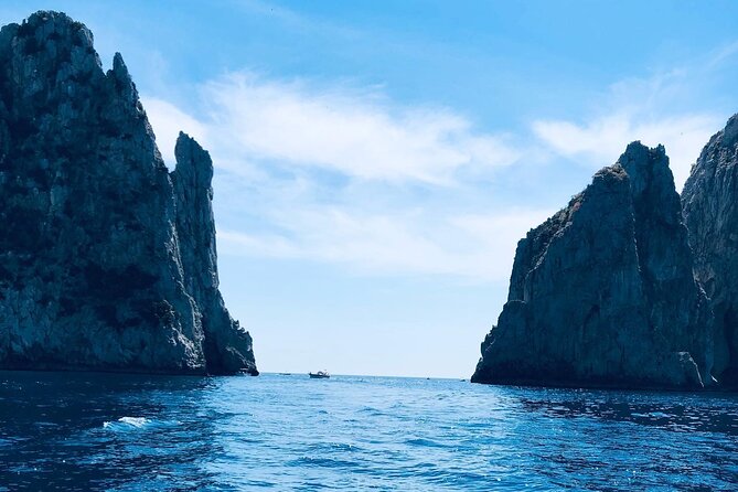 Boat and dinghy rental for a day in the Gulf of Naples - What to Expect from Your Day on the Water