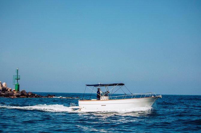 Boat tour of the island of Ischia with goiter 7.50 meters - Key Points