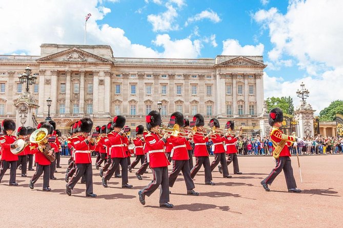 Buckingham Palace and Windsor Castle Self-Guided Tour with Coach - Discovering Buckingham Palace: A Regal Experience