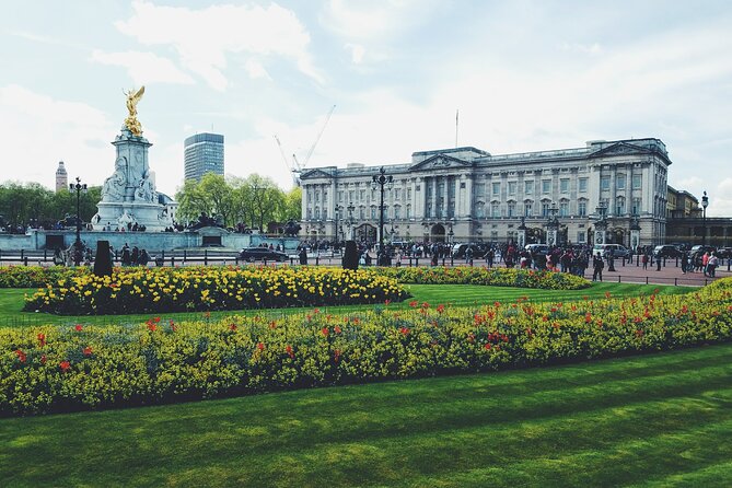 Buckingham Palace Visit & Changing of the Guard Walking Tour - Starting Point and First Impressions