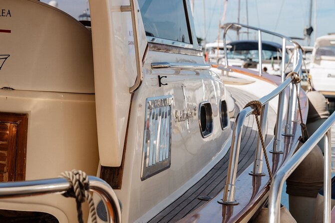 Capri Island shared boat tour - Key Points