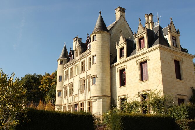 Castle Epicurean Experience with Wine & Local Specialties - Exploring the Château du Petit Thouars and Its Grounds