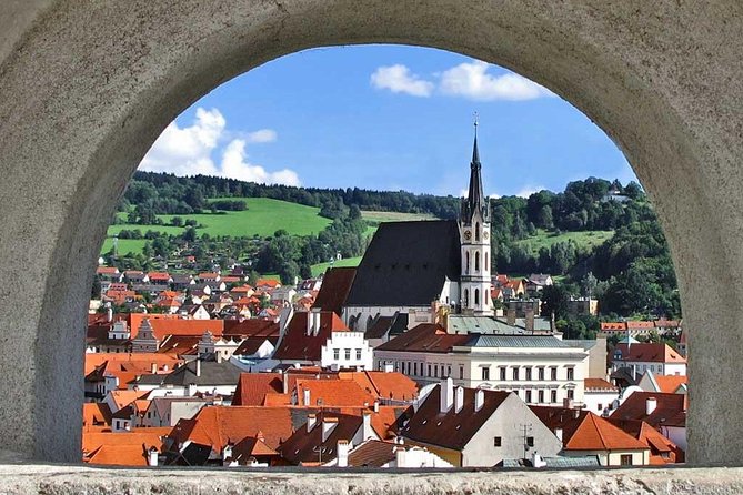 Cesky Krumlov Day Trip from Prague to Vilshofen - A Day in Cesky Krumlov: What to Expect