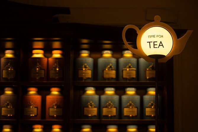 Changing of the Guard & Royal Food Tour with 10+ Tastings - Key Points