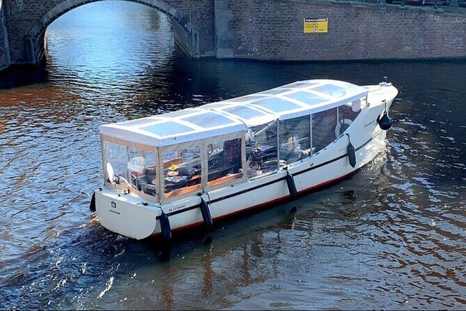 Cheese and wine cruise: Savor Amsterdams beauty and flavors - An Authentic Amsterdam Canal Experience