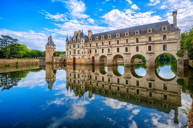 Chenonceau Castle guided half-day trip from Tours - Discovering Château de Chenonceau: A Closer Look