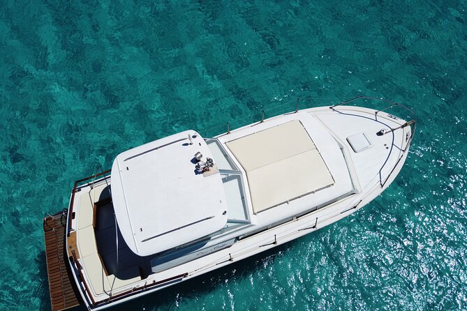 Day on a boat in the archipelago of La Maddalena with lunch - Key Points