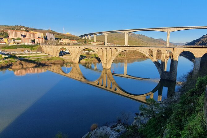 Douro Valley Tour with Train and Vinho Verde - Detailed Breakdown of the Itinerary