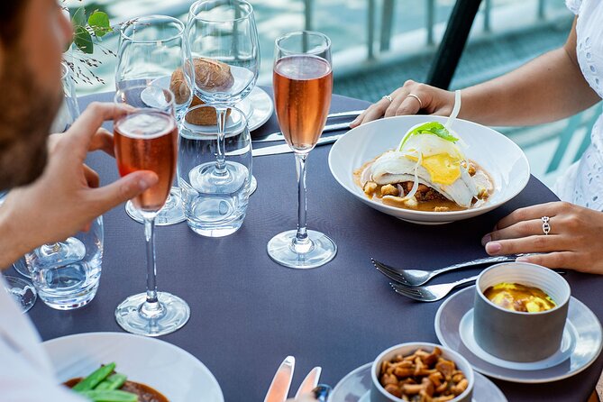 Early evening Dinner Cruise with drinks by Bateaux Parisiens - The Dining Experience
