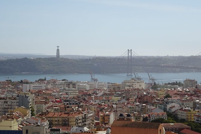 Eco Tuk Tour up to 6 people - Exploring Lisbon by Eco-Friendly Tuk Tuk