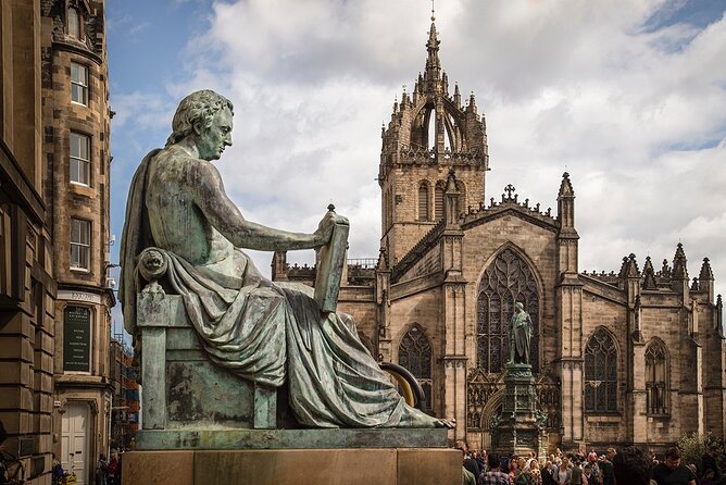 Edinburgh Castle & Royal Mile Walking Tour - Ticket Included - Detailed Itinerary Breakdown