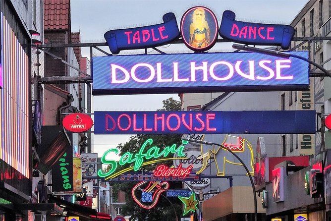 English guided Tour of the "Sinful Mile" Reeperbahn and Red Light District - Discover the Reeperbahn: What to Expect from the Tour