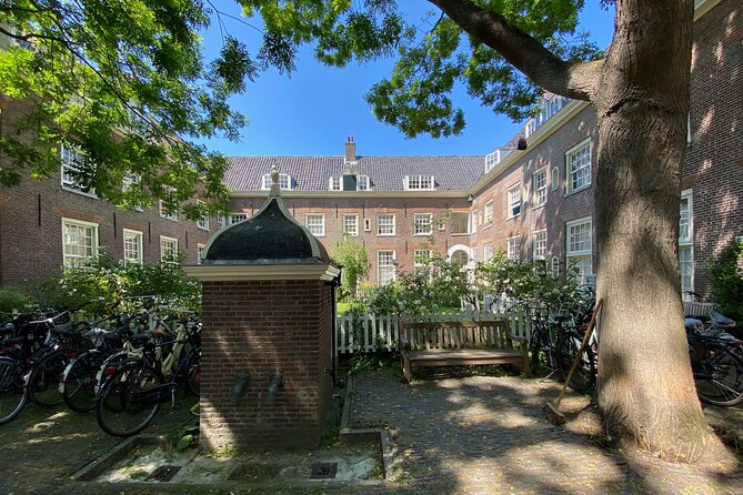 Explore hidden streets with friends - Private Tour - Why Travelers Rave About This Tour