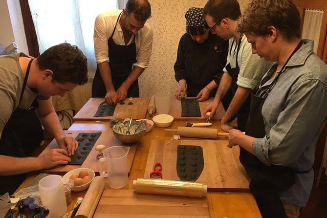 Express Pasta-Making Lesson with Gourmet Dinner - Key Points