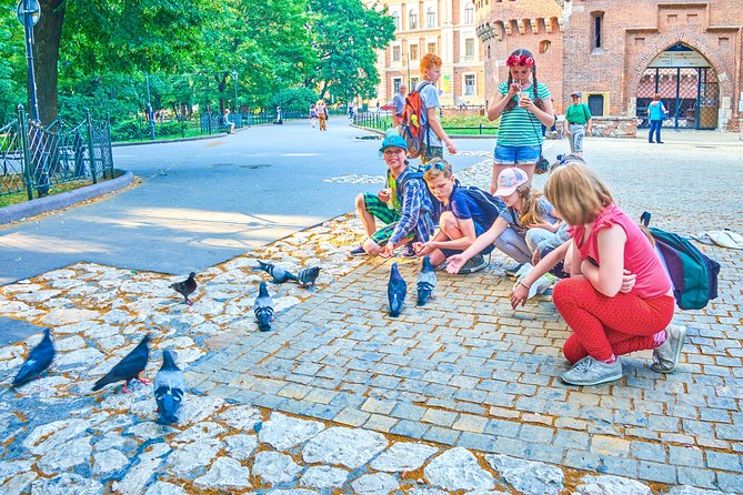 Family Tour of Krakow Old Town with Sweets Factory & Cruise - Key Points