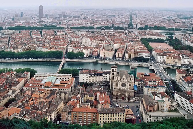 Fly above Lyon in a private plane - Experiencing Lyon from Above: An Authentic Aviation Adventure