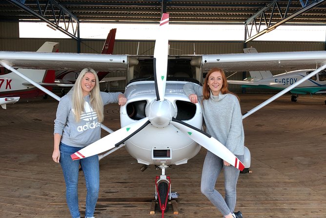 Fly around Paris with a local pilot - Key Points