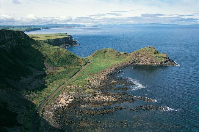 Giant's Causeway and Whisky Distillery tasting tour from Belfast - The ITINERARY in Detail