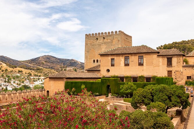 Granada (Alhambra) Scavenger Hunt and Sights Self-Guided Tour - A Detailed Look at the Self-Guided Scavenger Hunt Experience