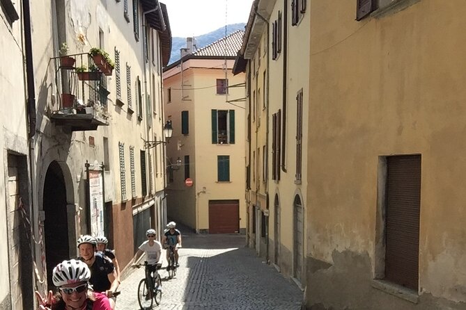 Group Bike Tour: Onno & Ghisallino (E-bikes and Road bikes) - Why Choose This Bike Tour?