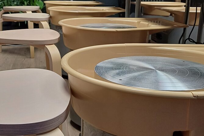 Guided Pottery Workshop on a Turntable in Choorstraat - Key Points