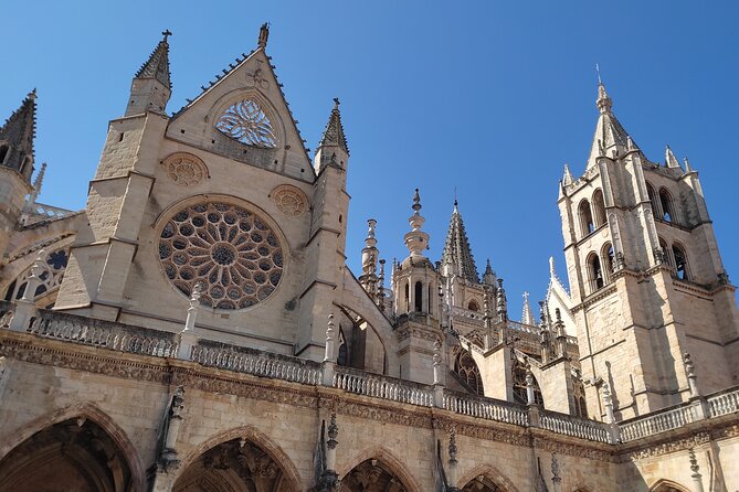Guided tour of the Cathedral of León - A Detailed Look at the Guided Tour of León’s Cathedral