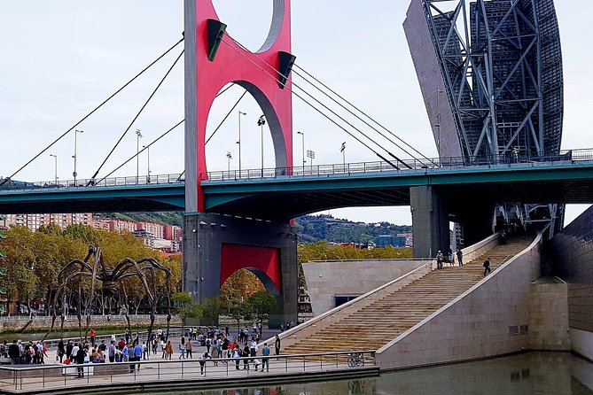 Guided tour of the Guggenheim Museum Bilbao in Spanish - Exploring the Guggenheim from Every Angle