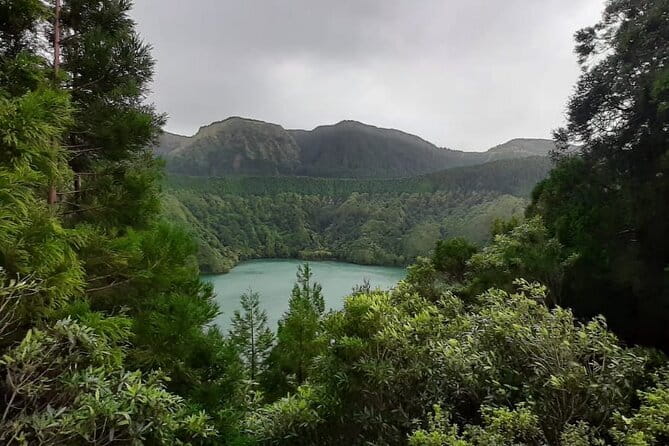 Guided Visit to the Crater and Volcano of Lagoa das Sete Cidades - An Introduction to the Tour Experience