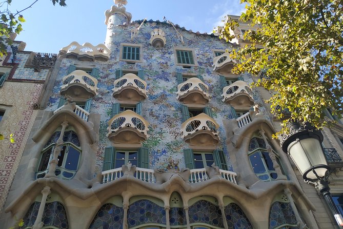 Half Day Barcelona Private Walking Tour - Starting Point and First Impressions