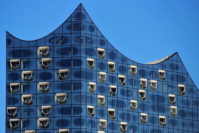 Hamburg Guided Bike Tour: Tradition and Modernity, Elbphilharmonie (min.4) - Starting Point & Convenience