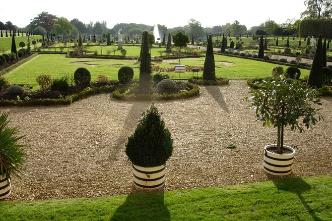 Hampton court palace private tour from London - Key Points
