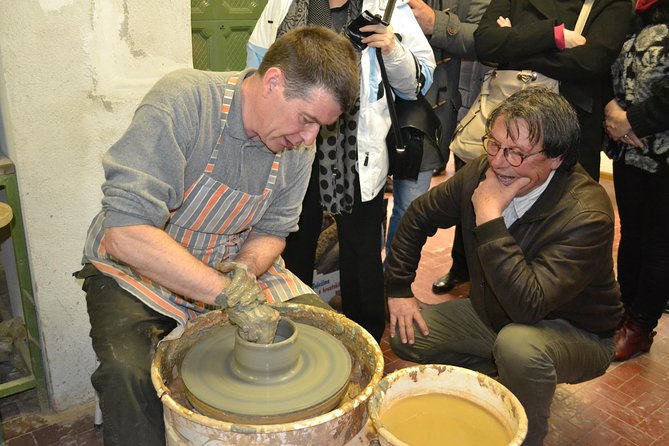 Hands on clay - be creative and make a pot - Key Points