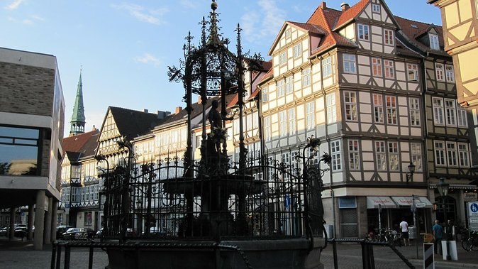 Hanover Private Walking Tour With A Professional Guide - Key Points