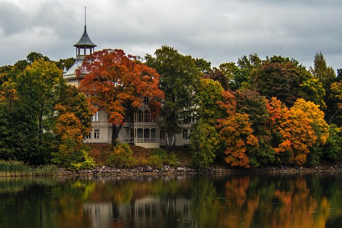 Helsinki walking tour with a city planner - Exploring Helsinki with a Local Touch