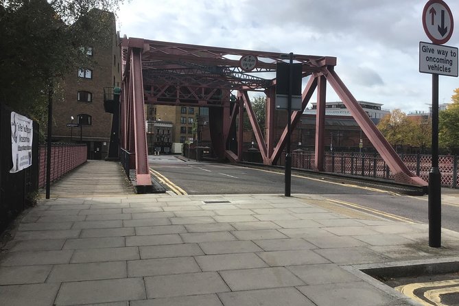 Historic walk of East Londons Wapping Docks and its famous Pubs - A Closer Look at the Wapping Docks Tour