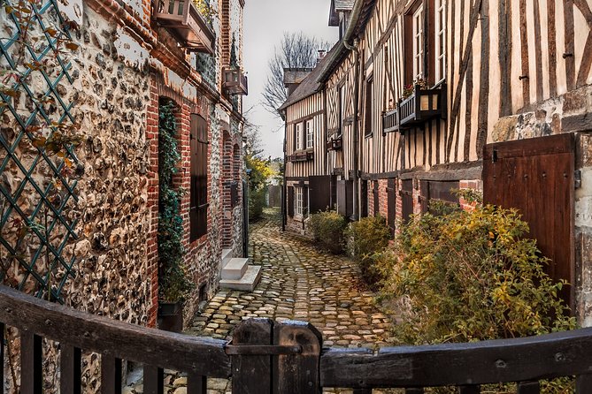 Honfleur Private Walking Tour With A Professional Guide - Exploring Key Sights