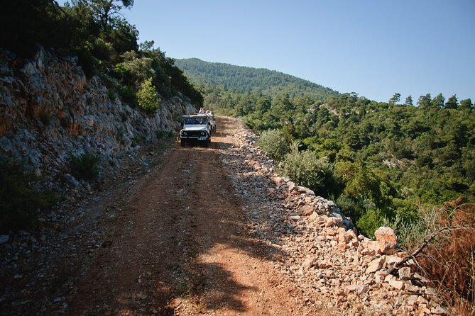 Jeep Safari Adventure from Side - Key Points