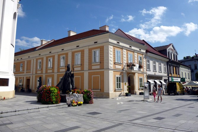 John Paul II Route Guided Tour With Private Transport - What to Expect from the Tour
