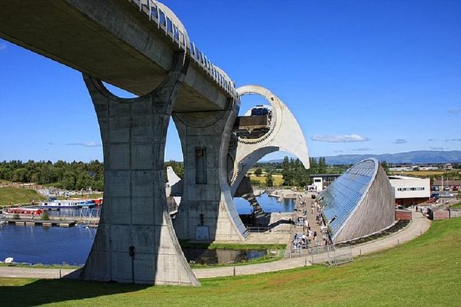 Kelpies and Falkirk Wheel Private Tour for 1 - 4 people from Greater Glasgow - An In-Depth Look at the Tour Experience