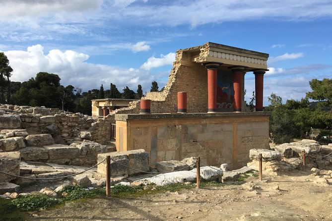 Knossos Palace Guided Walking Tour - The Itinerary in Detail: Walking Through the Minoan Mansion