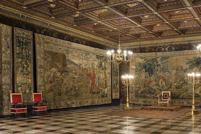 Krakow Skip The Line Wawel Castle and Cathedral Private Tour - A Deep Dive into Wawel’s Rich Heritage