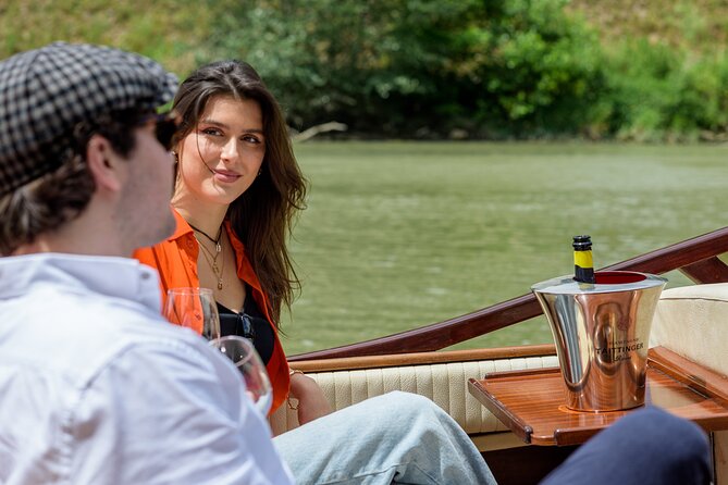 La Dolce Vita: Private Luxury Boat Ride in the Eternal City - A closer look at the experience
