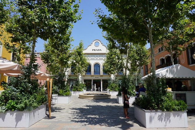 La Roca Village: private Round-Trip Transfer - What You Can Expect During the Trip