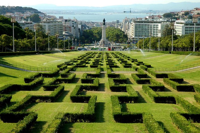 Lisbon Viewpoints Tuk Tuk Tour - Key Points