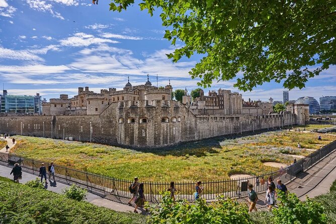 London Creative Photography Tour - Walking From Trafalgar Square to Parliament Square