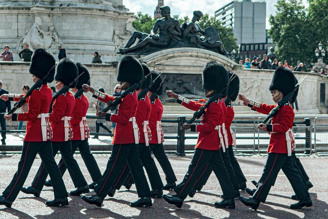 London Highlights: Guided Walking Tour & Changing of the Guards - How the Tour Works in Practice