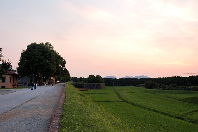 Lucca: Self-Guided Tour by Bike with MAP - Exploring Lucca on Two Wheels: What You Can Expect