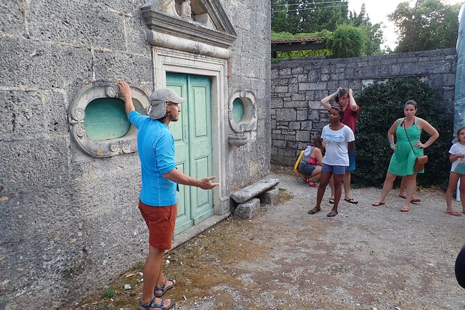 Lumbarda-Sunset Kayaking Experience with picnic: Wine and Sweets - Key Points